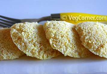 Instant Cornmeal Idli Recipe | Eggless Cooking