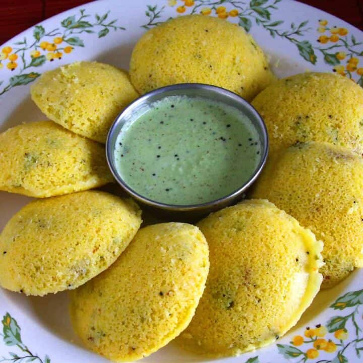 Instant Cornmeal Idli Recipe | Eggless Cooking