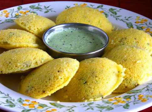Instant Cornmeal Idli Recipe | Eggless Cooking